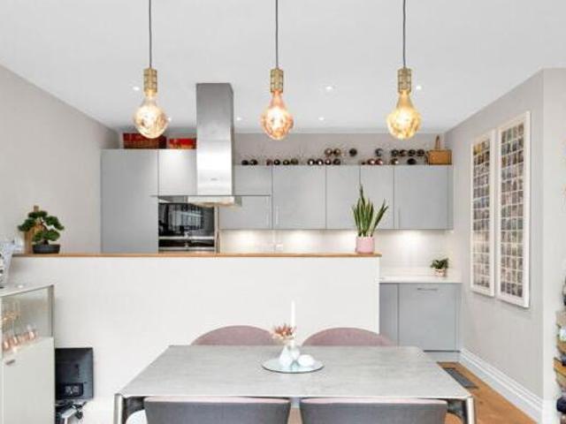 King Edward Vii Apartments, Kings Drive, 2 Bedroom Apartment