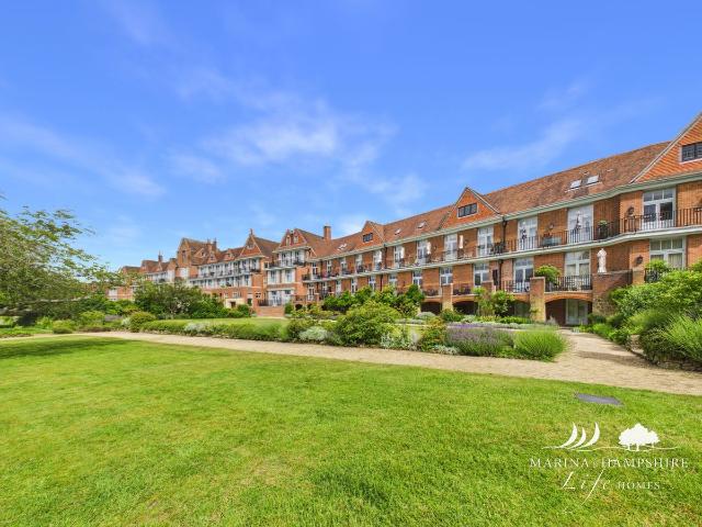 King Edward VII Apartments, Kings Drive, Midhurst GU29, 2 bed penthouse to rent, £2,500 pcm | PrimeLocation