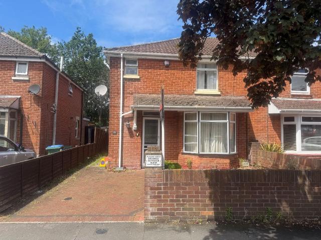 King Edward Avenue, Southampton, Hampshire SO16, 3 bed semi detached house to rent, £1,500 pcm | PrimeLocation