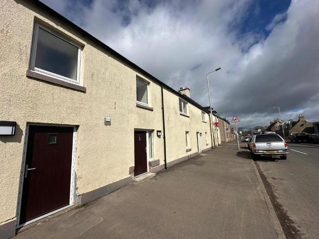 King Edward House High Street. 3 bed detached house to rent £1,195 pcm £276 pw