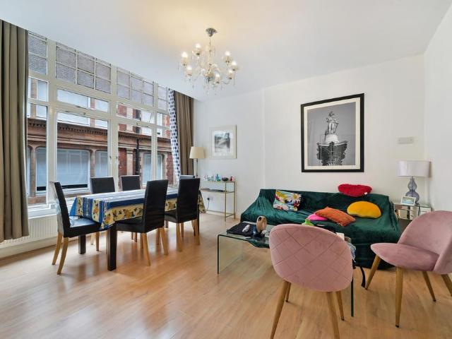 King Edward Mansions, 8 Grape Street. 2 bed flat to rent £3,419 pcm £789 pw