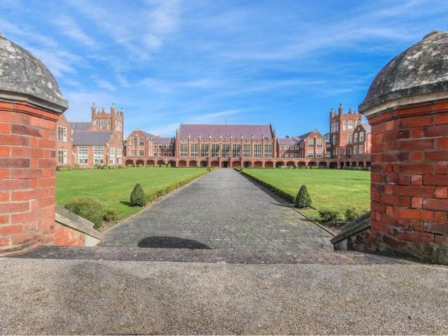 King Edward Place, Bushey WD23, 2 bed flat to rent, £2,600 pcm | PrimeLocation