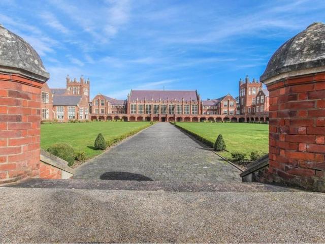 King Edward Place, Bushey, WD23 2 bed flat to rent £2,600 pcm £600 pw