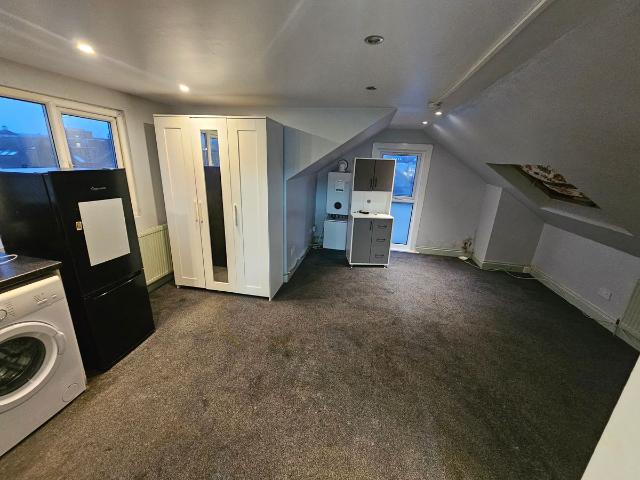 King Edward Road, Romford RM1, Studio to rent, £1,100 pcm | PrimeLocation
