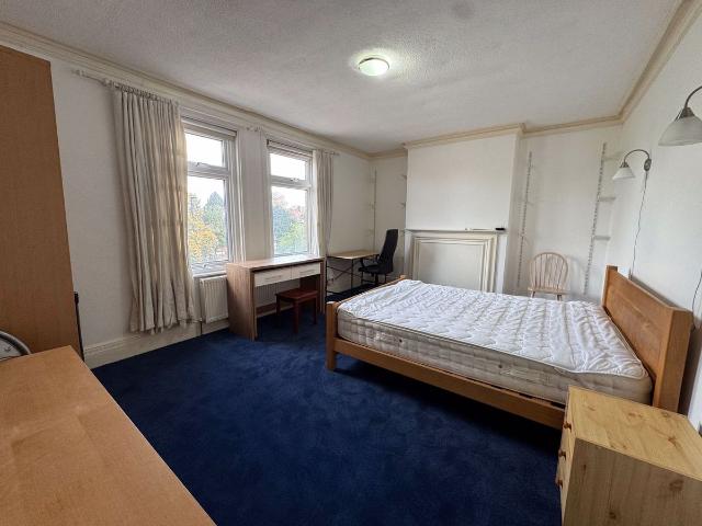 King Edwards Place, London W3, Room to rent, £975 pcm | PrimeLocation
