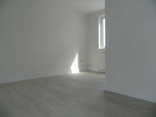 King Edwards Road, Edmonton, London, N9 2 bed flat to rent £2,100 pcm £485 pw