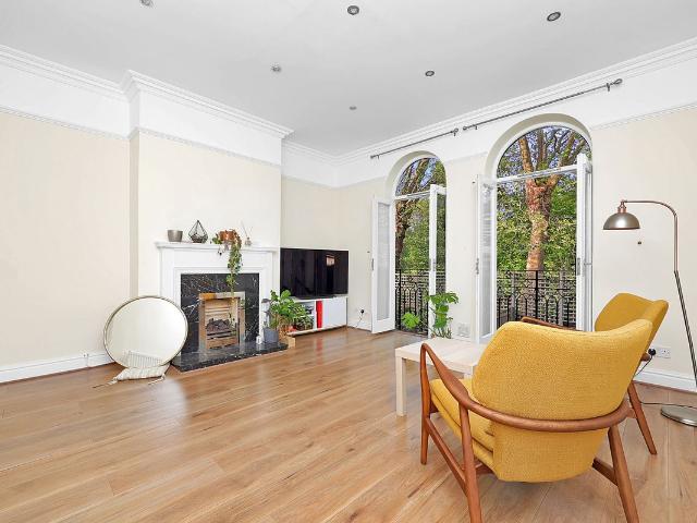 King George Square, Richmond TW10, 4 bed town house to rent, £5,200 pcm | PrimeLocation