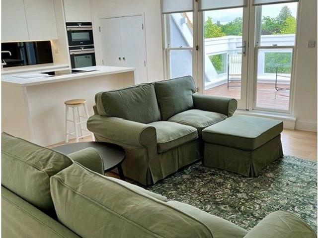 King Georges Walk, Esher KT10, 2 bed flat to rent, £1,690 pcm | PrimeLocation