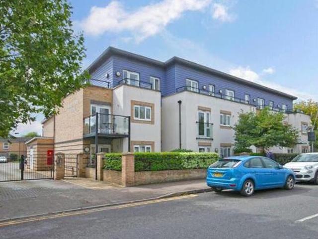 King Henry Lodge, Hall Lane, 2 Bedroom Flat