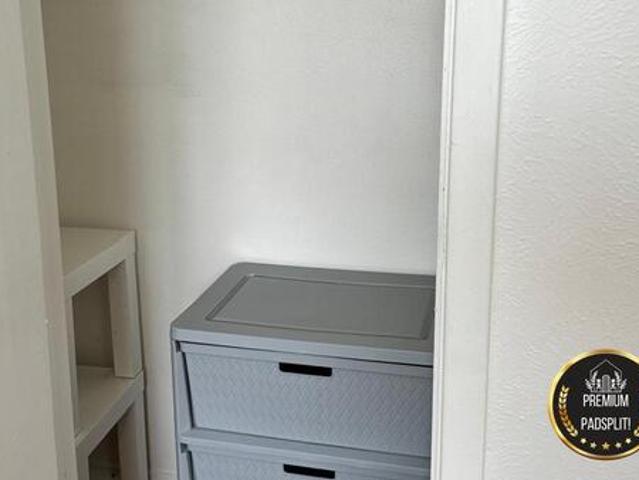 King + Queen Rooms • In Unit Laundry • Fast WiFi • Great Price