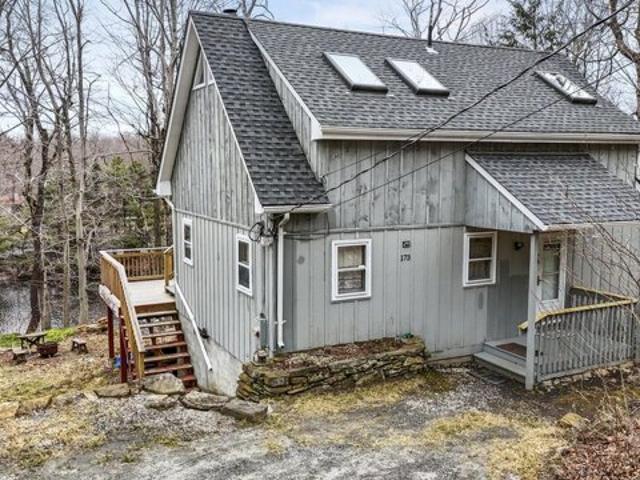 King Richard Dr, Becket, Home For Sale