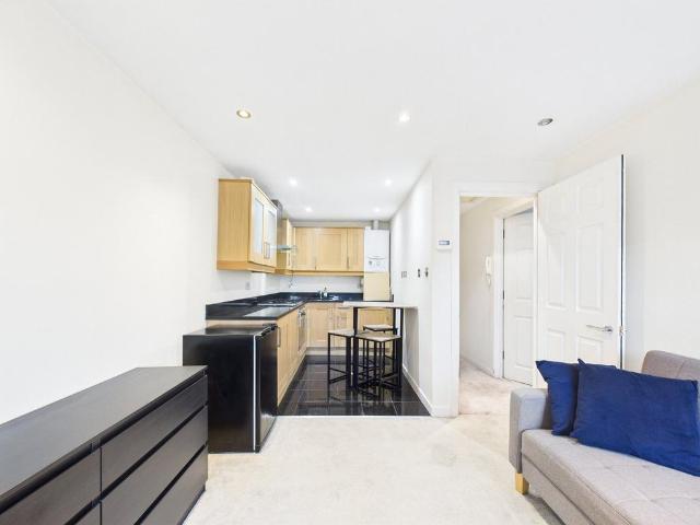 King Street, Twickenham 1 bed apartment to rent £1,450 pcm £335 pw