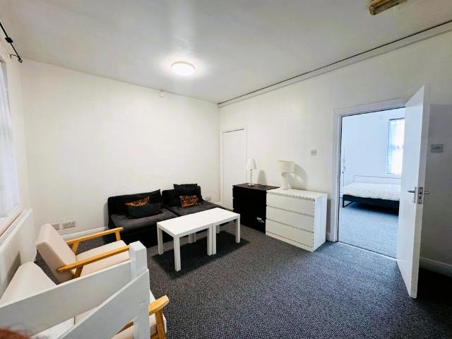 King street, UB2 1 bed flat to rent £1,375 pcm £317 pw