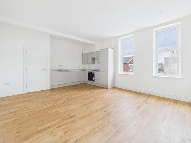 King Street, Worthing BN14, 2 bed flat to rent, £1,450 pcm | PrimeLocation