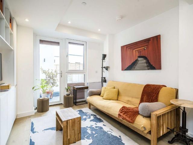 King Street, Acton W3, 1 bed flat to rent, £1,803 pcm | PrimeLocation