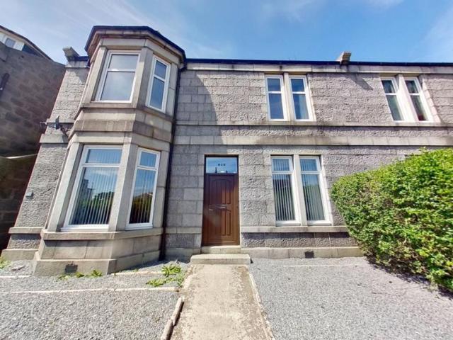 King Street, Aberdeen, AB24 3 bed flat to rent £1,615 pcm £373 pw