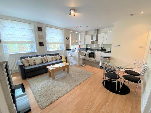 King Street, Chiswick, London 1 bed flat to rent £2,200 pcm £508 pw
