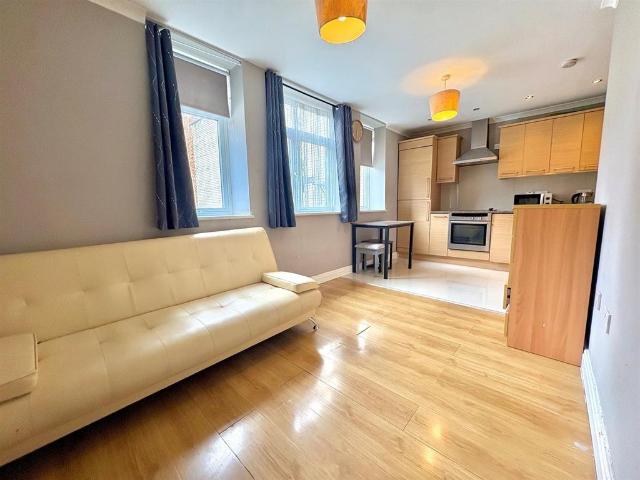 King Street, Hammersmith W6 1 bed flat to rent £1,800 pcm £415 pw