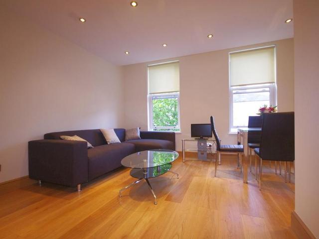 King Street, Hammersmith W6 2 bed flat to rent £2,500 pcm £577 pw