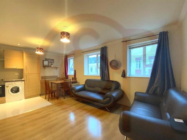 King Street, Hammersmith, W6 2 bed flat to rent £2,200 pcm £508 pw