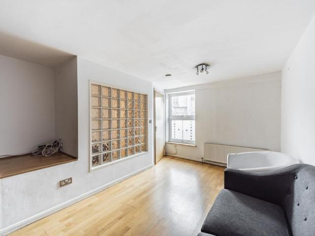 King Street, Hammersmith, London, W6 3 bed flat to rent £3,250 pcm £750 pw