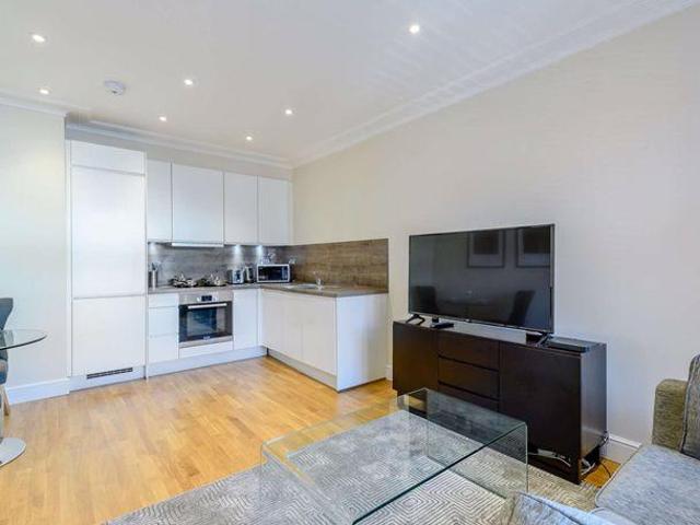 King Street, London 1 bed flat to rent £2,752 pcm £635 pw