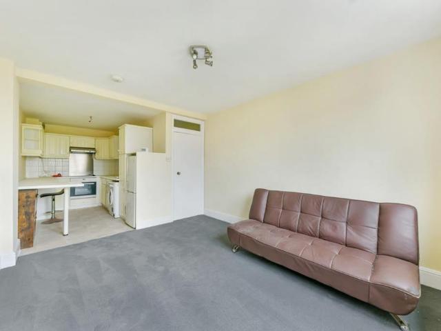 King Street, London, W6 1 bed flat to rent £1,750 pcm £404 pw