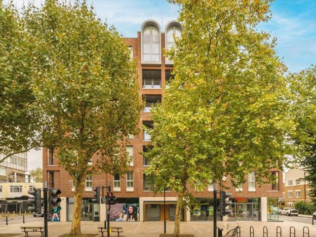 King Street, London W6 1 bed flat to rent £2,800 pcm £646 pw