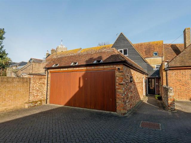 King Street, Sandwich CT13 3 bed flat to rent £1,275 pcm £294 pw