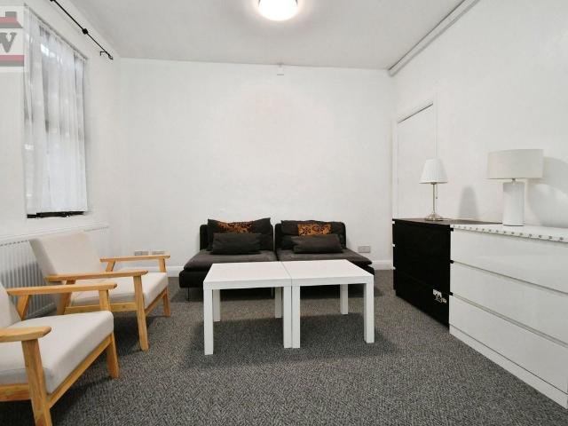 King Street, Southall UB2, 1 bed flat to rent, £1,375 pcm | PrimeLocation