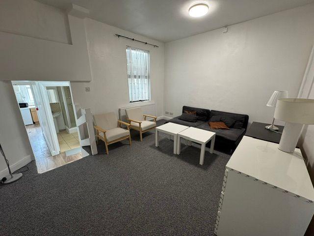 King Street, Southall UB2, 1 bed flat to rent, £1,375 pcm | PrimeLocation
