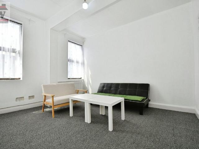 King Street, Southall UB2, 1 bed flat to rent, £1,375 pcm | PrimeLocation