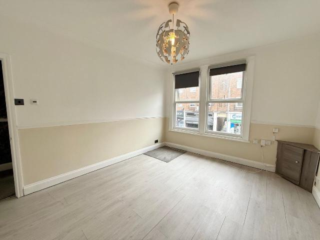 King Street, Stanford Le Hope SS17, 2 bed flat to rent, £1,300 pcm | PrimeLocation