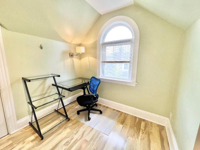 KING Size Bed! Furnished Private Room Ready with