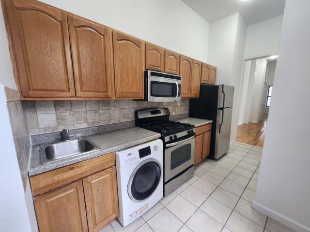 King size room at 138th/Broadway W/D