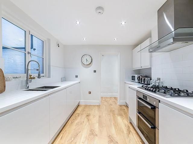 King William Walk, Greenwich, London SE10, 3 bed flat to rent, £3,250 pcm | PrimeLocation