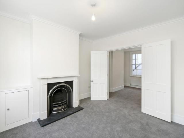 King William Walk London SE10 3 bed terraced house to rent £3,250 pcm £750 pw
