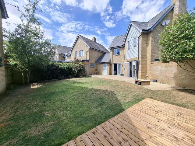 Kingcup Avenue, HEMEL HEMPSTEAD 3 bed house to rent £2,700 pcm £623 pw