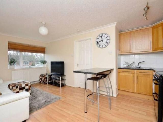 Kingcup Drive, Woking, Surrey, GU24