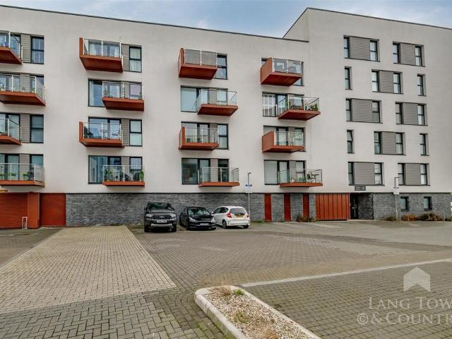 Kingdom Street, Plymouth PL1 2 bed apartment to rent £1,295 pcm £299 pw