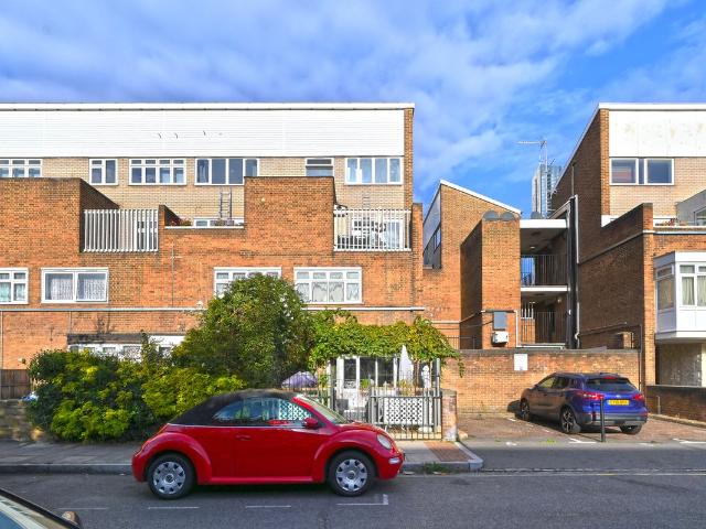Kingdon House, Canary Wharf E14, 3 bed flat to rent, £2,900 pcm | PrimeLocation