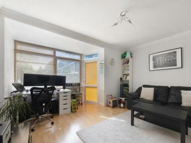Kingdon House, Galbraith Street, 2 Bedroom Maisonette