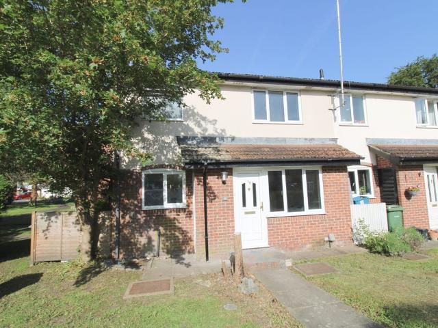 Kingfisher Close, Farnborough, Hampshire GU14, 1 bed end terrace house to rent, £1,100 pcm | PrimeLocation