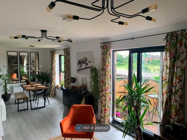 Kingfisher Close, Warwick CV34, 2 bed flat to rent, £1,190 pcm | PrimeLocation