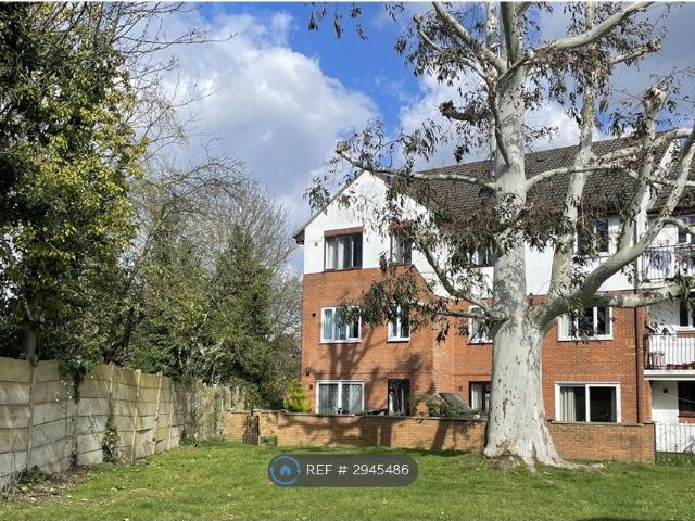 Kingfisher Court, Hounslow TW3, 2 bed flat to rent, £1,690 pcm | PrimeLocation