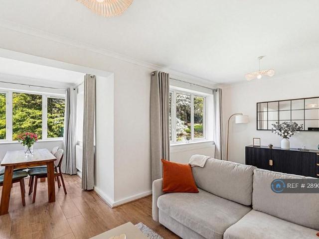 Kingfisher Court, London, SW19 2 bed flat to rent £8,333 pcm £1,923 pw