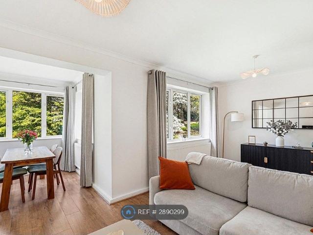Kingfisher Court, London SW19, 2 bed flat to rent, £8,333 pcm | PrimeLocation