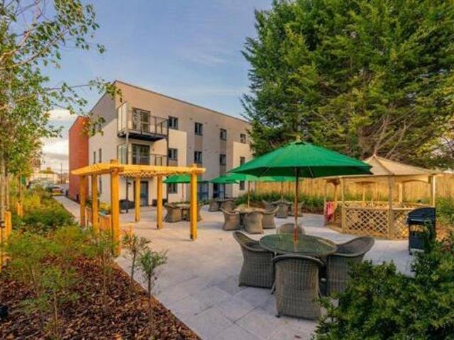 Kingfisher Court, South Street, 2 Bedroom Apartment