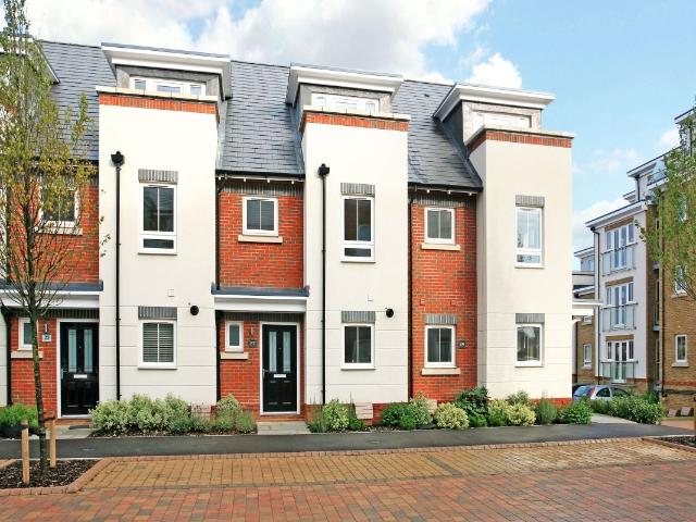 Kingfisher Drive, Maidenhead SL6, 3 bed shared accommodation to rent, £2,250 pcm | PrimeLocation