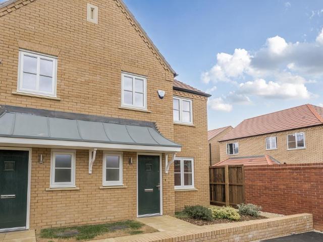 Kingfisher Drive, Upton 3 bed house to rent £1,425 pcm £329 pw